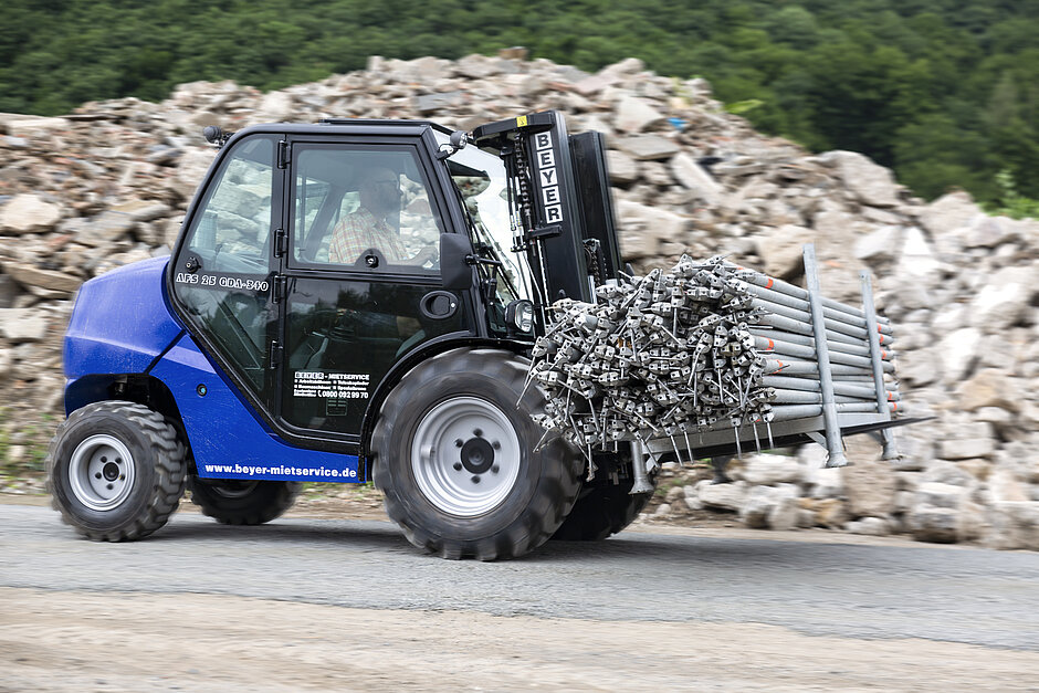 baumagazin-online.de: Beyer-Mietpark erweitert Flotte um 15 neue Geländestapler